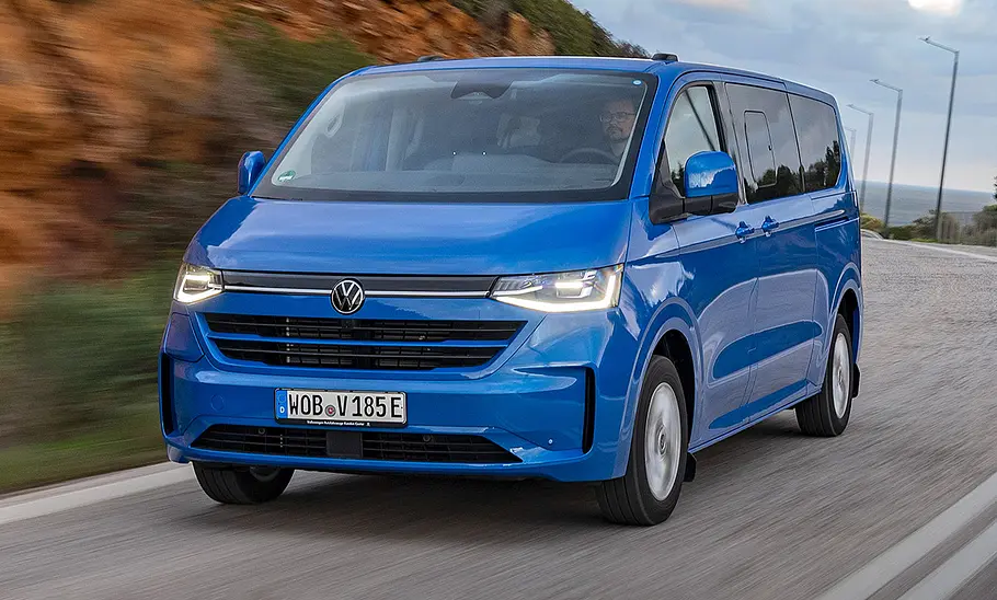 Neuer VW Bus (2025): Testfahrt-Fazit zu e-Caravelle & Transporter