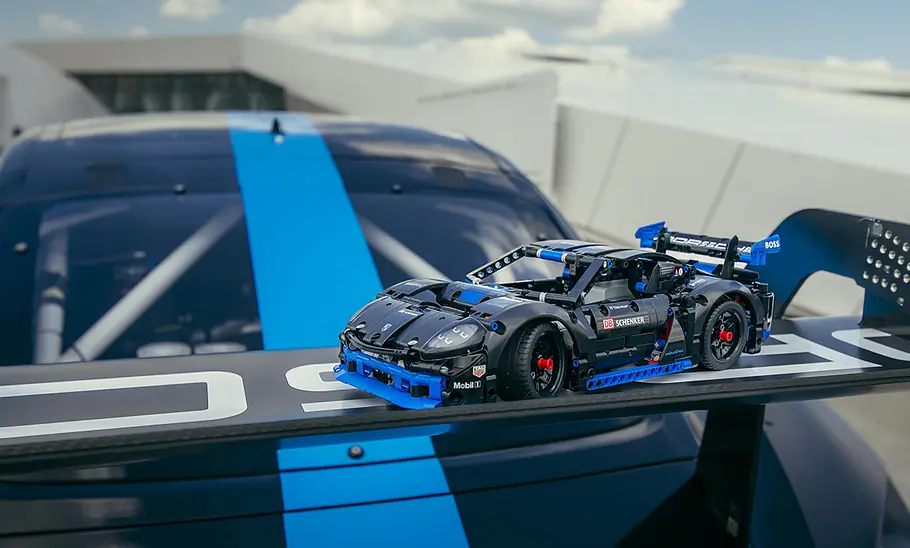 Mini-Racer mit Fernsteuerung: Das bietet Legos Porsche GT4!