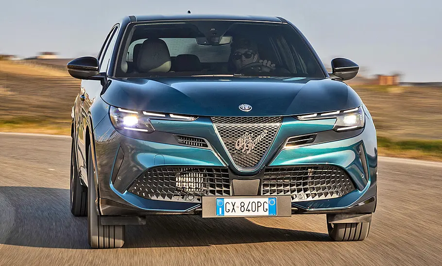 Alfa Romeo Junior (2025): Testfahrt mit Elettrica Veloce & Ibrida Q4