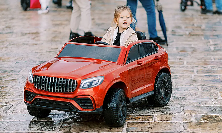 Autos für Kinder: Welche Antriebsart passt am besten?