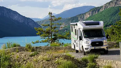 Freedo RV 599 LU: Ungewöhnlicher Camper mit Hecksitzgruppe