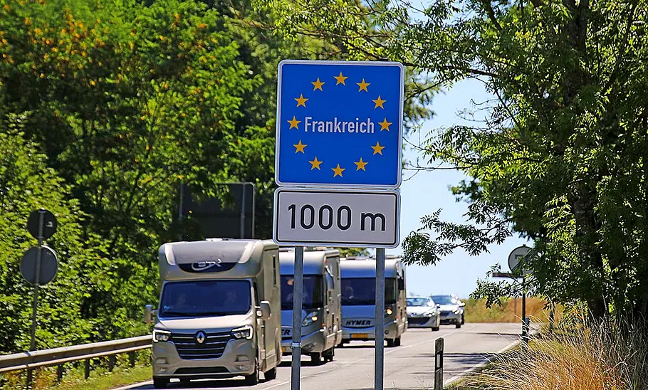 "Toter-Winkel"-Aufkleber: Hier für diese Camper Pflicht!