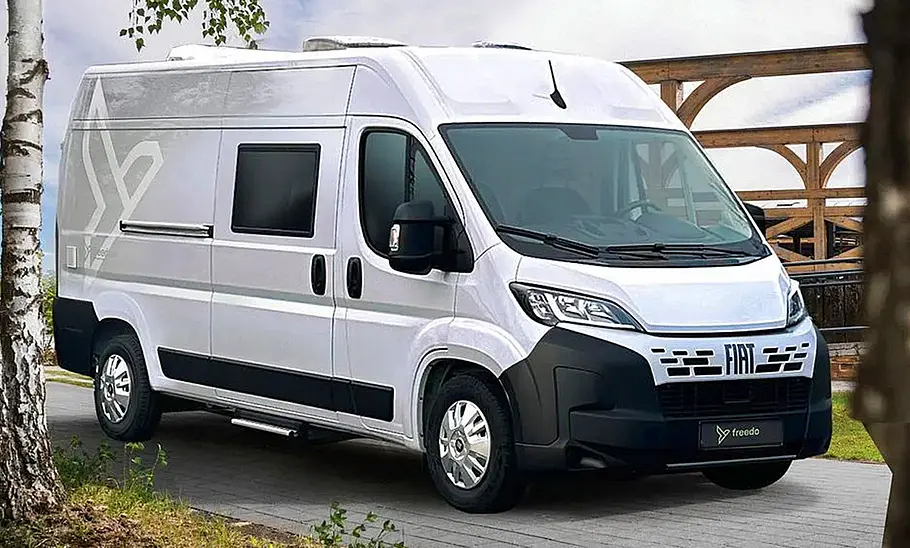 Freedo RV 599 LU: Ungewöhnlicher Camper mit Hecksitzgruppe
