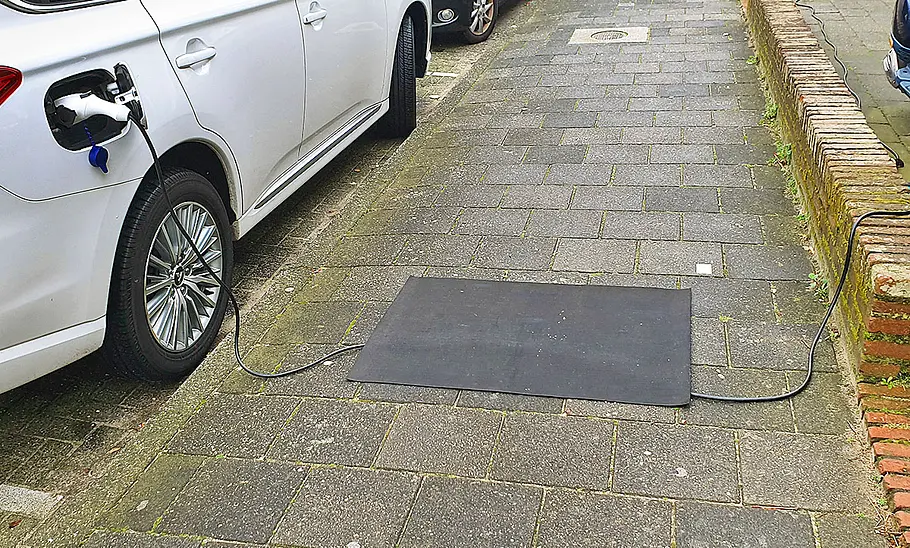 Ladekabel über Gehweg? Sondernutzung oft nicht erlaubt
