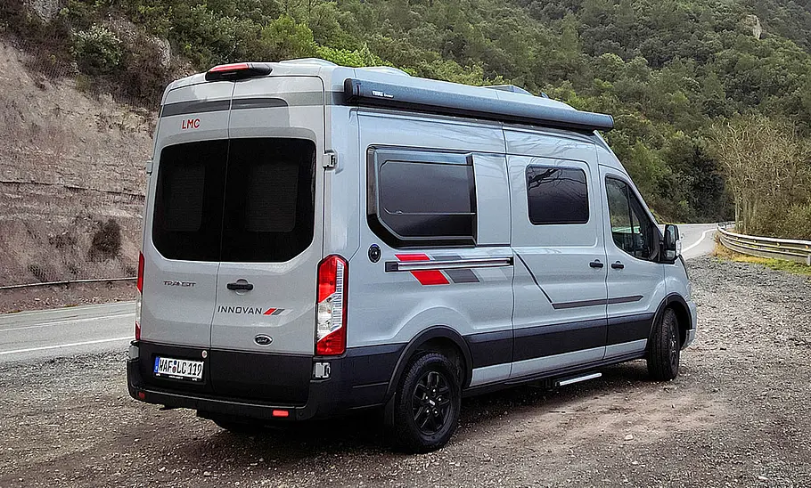 LMC Ford-Innovan 592: Van mit Einzelbetten auf nur 6 m Länge