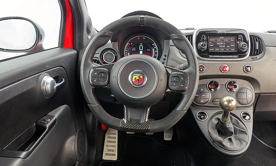Abarth 595/Mini Cooper/Peugeot 208/Renault Clio: Test