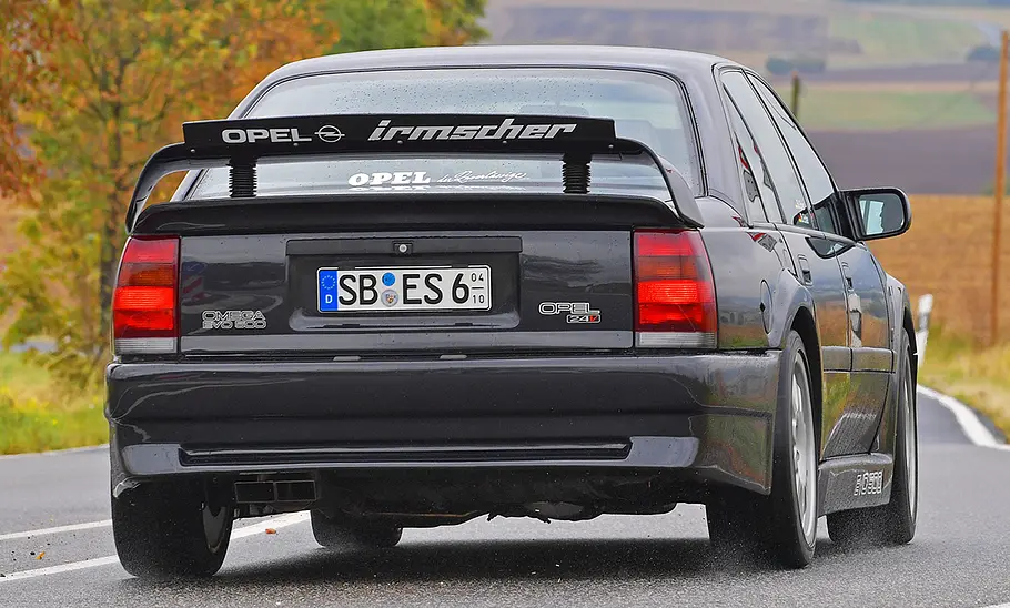 Opel Omega Evo 500: So fährt die superseltene Opel-Sportlimo