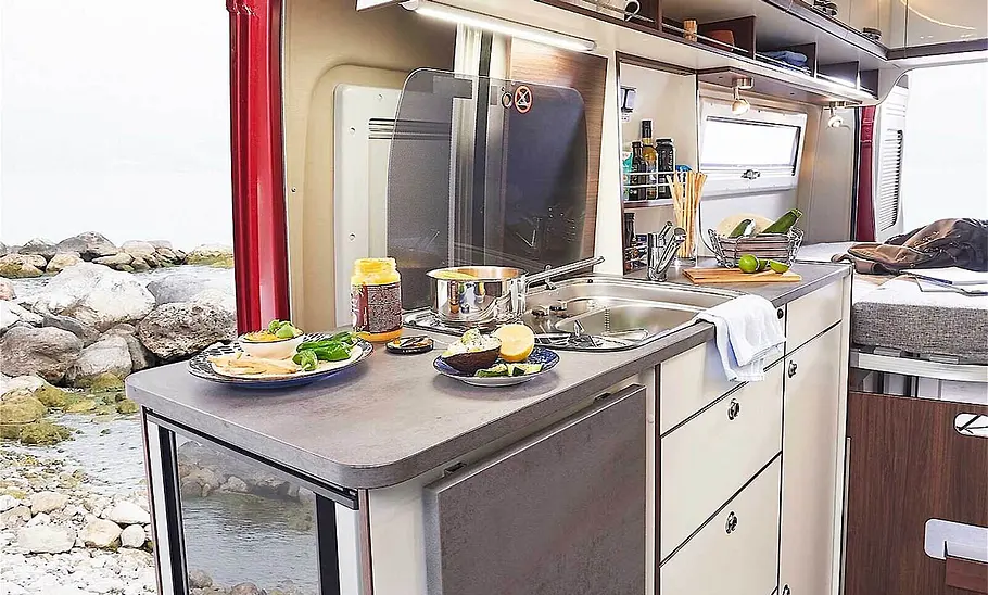 Pössl Summit Prime 600: Fürstliches Heckbett im 6-m-Camper