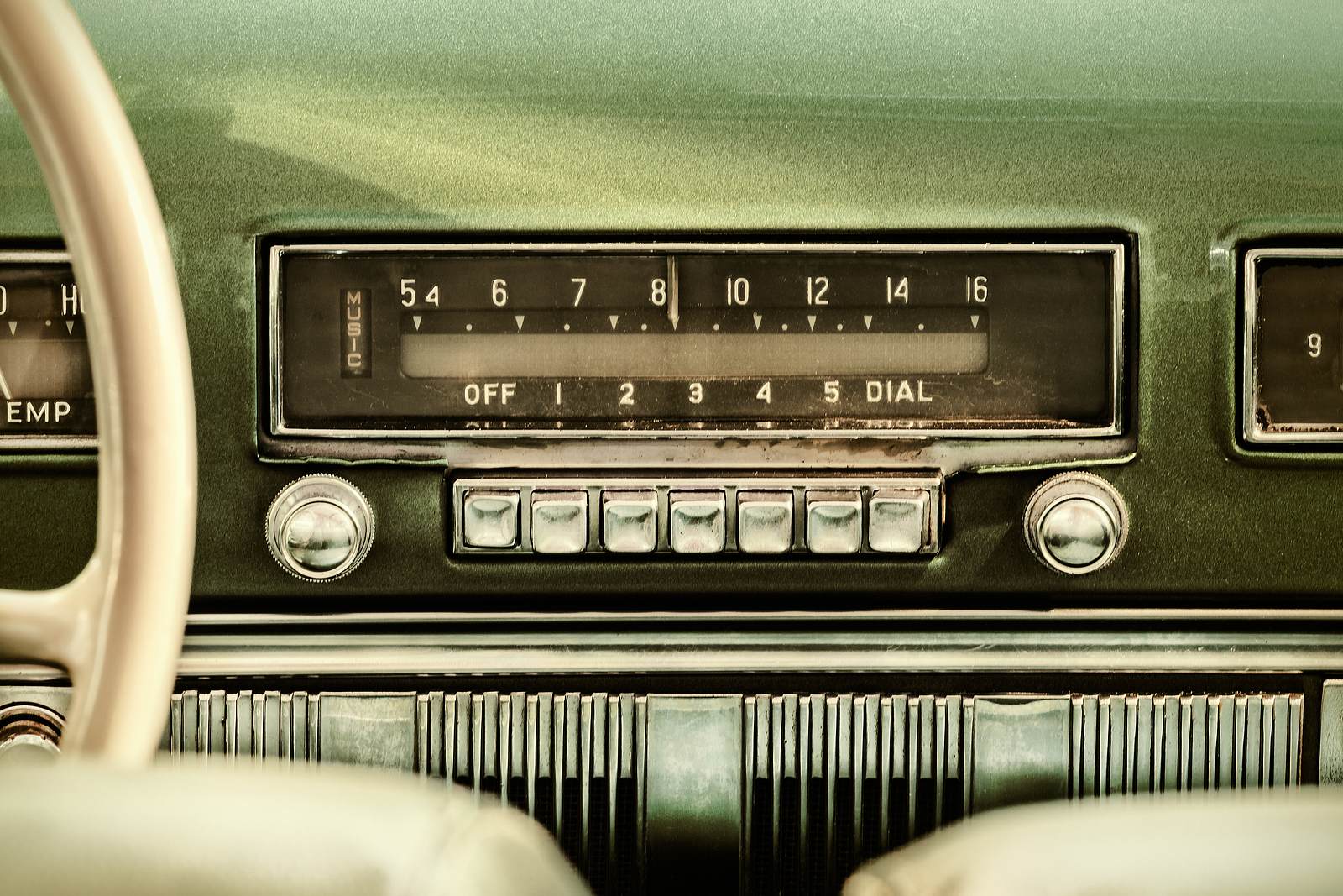 Retro-Autoradios: Top-Modelle für den Oldtimer