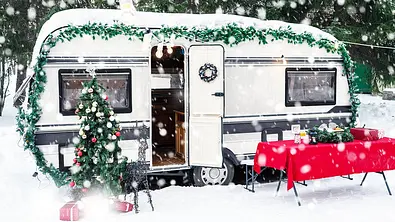 Freedo RV 599 LU: Ungewöhnlicher Camper mit Hecksitzgruppe